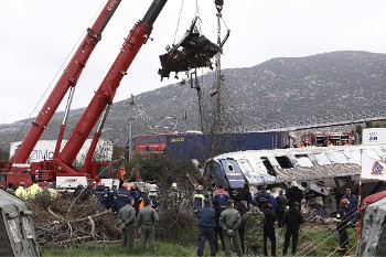 Στο κενό η προσπάθεια της κυβέρνησης να «μπαζώσει» την αλήθεια, τις ...