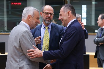Ζητά διευθέτηση με άξονα τα σχέδια των ΗΠΑ - ΝΑΤΟ στην περιοχή ...