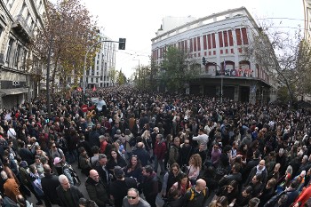 Αυτό το έγκλημά τους μας γέμισε οργή, είτε με τα κέρδη τους ή με τη ζωή ...