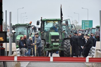 «Ο δίκαιος ξεσηκωμός των αγροτών στα μπλόκα φωτίζει τον δρόμο για όλο ...