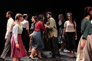 «Πέρα απ' τον ίσκιο των κυπαρισσιών» στη Χαλκίδα | ΠΟΛΙΤΙΣΜΟΣ | ΡΙΖΟΣΠΑΣΤΗΣ